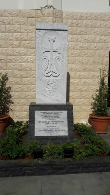 Monuments – Aghassi